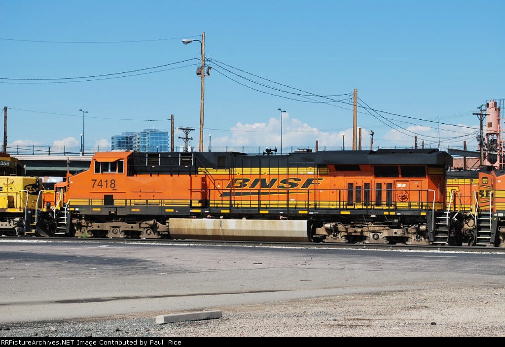 BNSF 7418